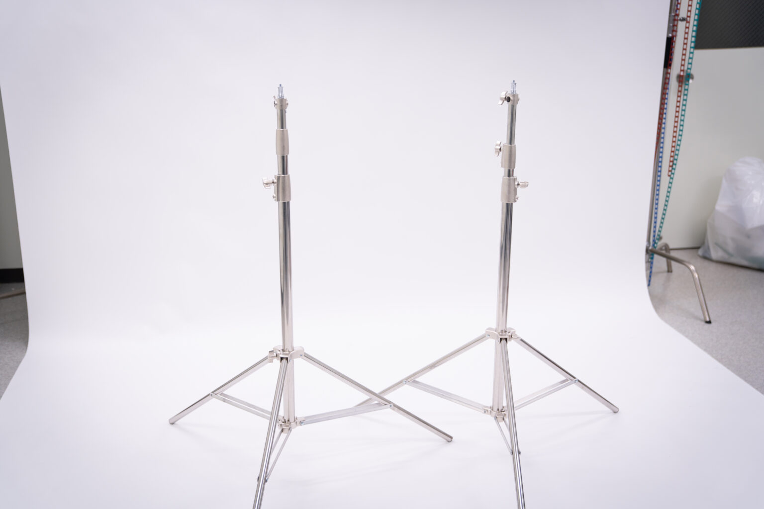 Equipment – 撮影機材（無料） | 大阪・西中島のレンタルフォトスタジオ | Crit Lab